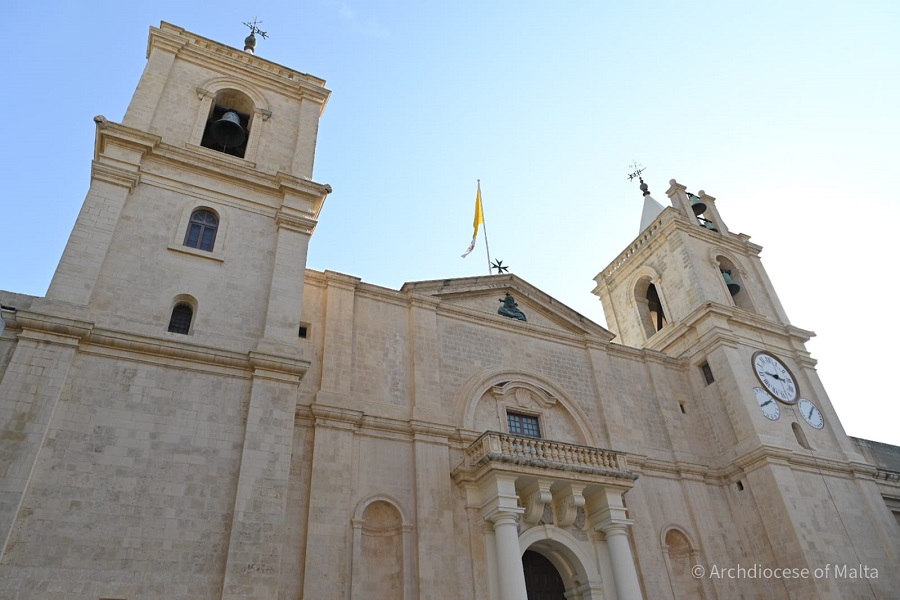 Ħaddiem l-isptar wara li waqa' fil-Kon-Katidral ta' San Ġwann - TVMnews.mt
