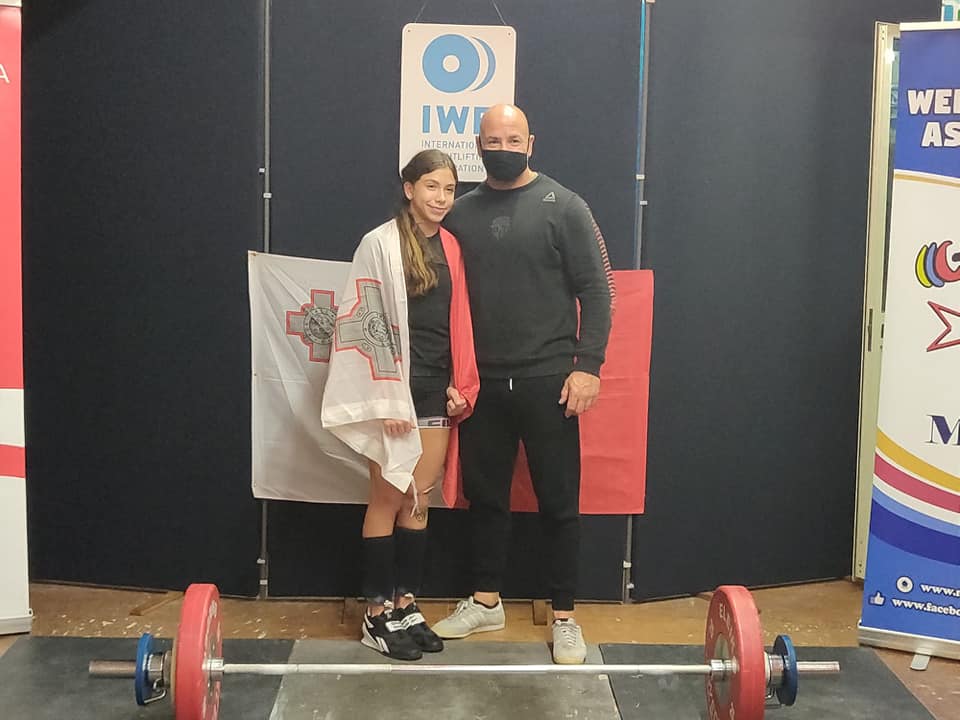 Weightlifting: Tenishia Thornton tirbaħ l-ewwel midalja għal pajjiżna ...