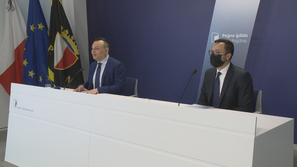 'Il-bidliet dwar il-kirjiet ta' qabel l-1995 huma mgħaġġla u immorali ...