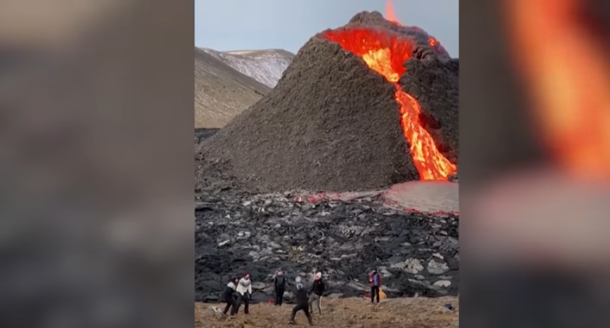WATCH: They played volleyball in front of erupting volcano - TVMnews.mt