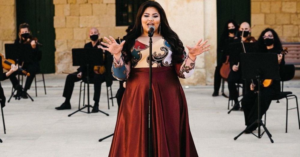 Destiny with classical version of Je Me Casse with Malta Philharmonic ...