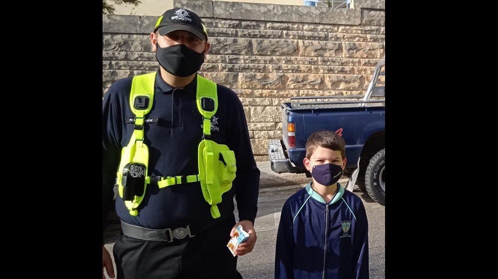 Young birthday boy shared his day with Police officer at school gates ...