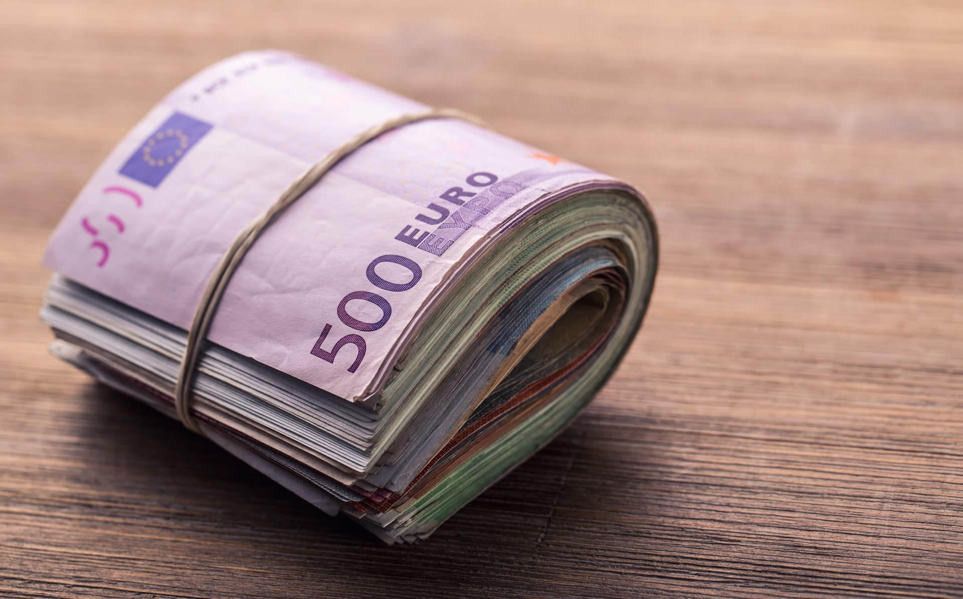 Woman caught trying to leave Malta with €11,385 - TVMnews.mt