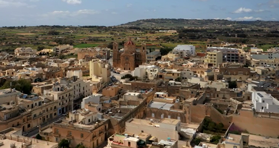 Ten Local Councils to close main squares to vehicles - only pedestrian ...