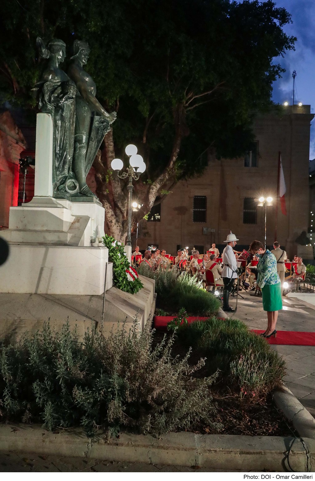 Malta tfakkar Jum il-Vitorja fuq il-Monument tal-Assedju l-Kbir ...