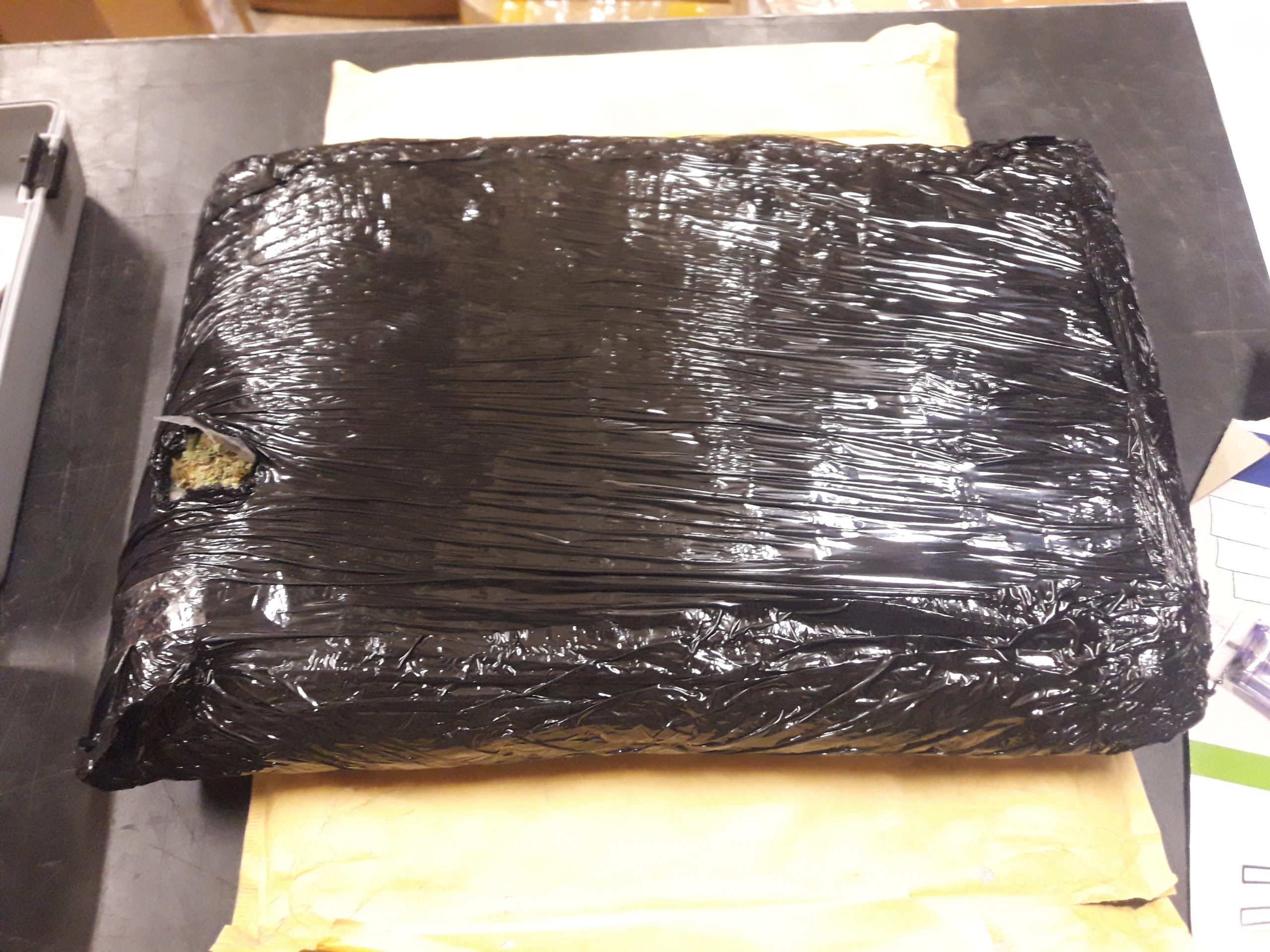 Customs confiscate one kilo of marijuana - TVMnews.mt