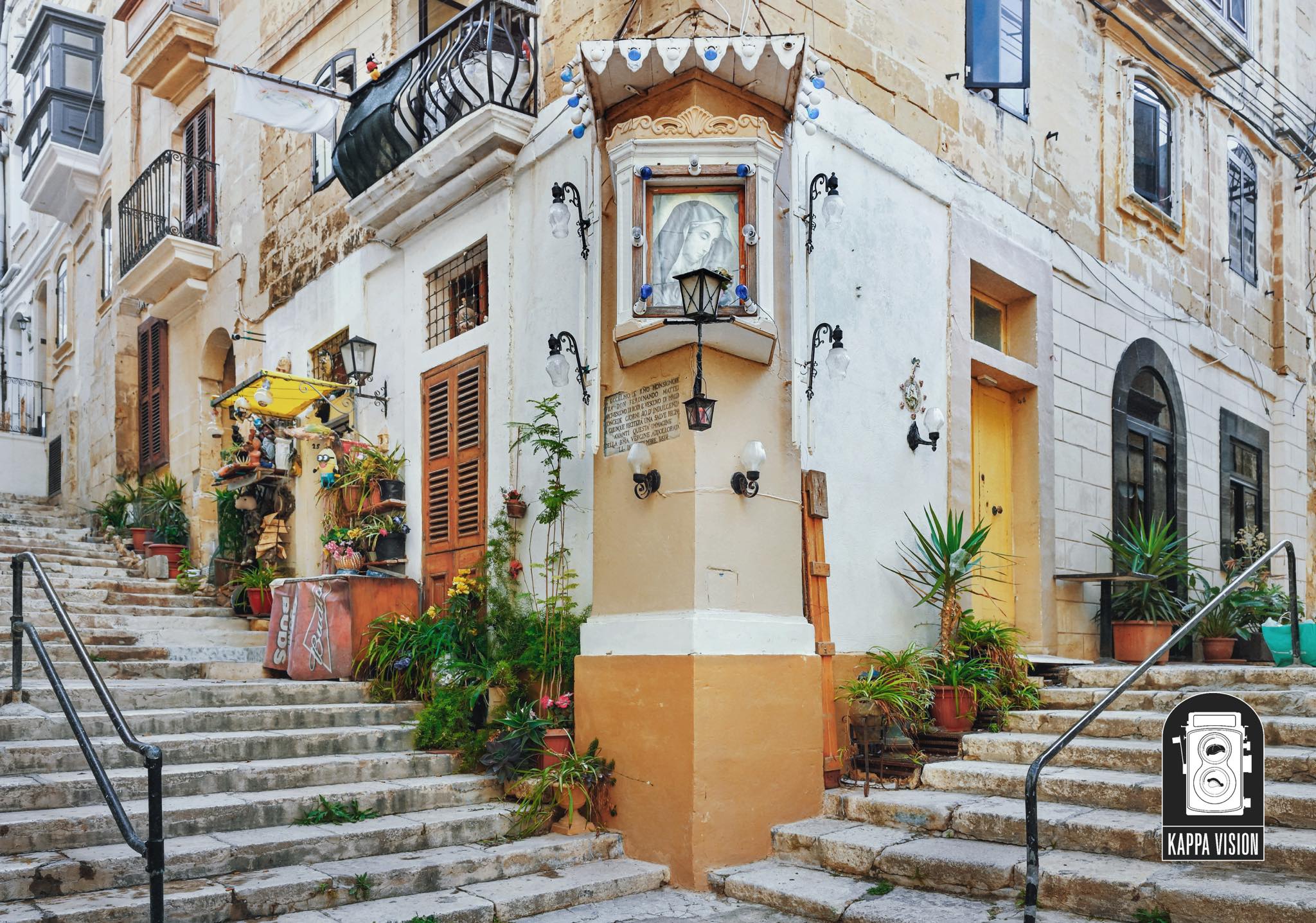 Il-Malti li qatt ma siefer - dejjem bil-kamera fuqu biex jieħu r ...