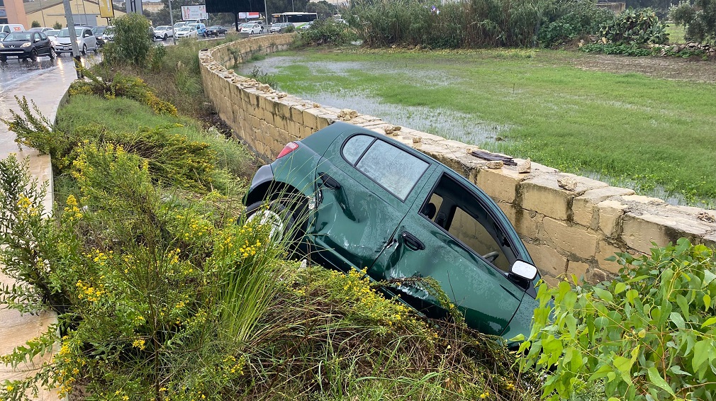 UPDATED: Young woman hospitalised after ending up in a ditch following ...