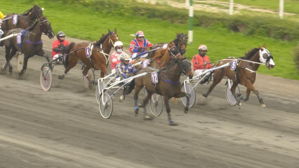 Tiġrijiet taż-żwiemel: L-ewwel rebħa tal-istaġun fil-Premier għal ...