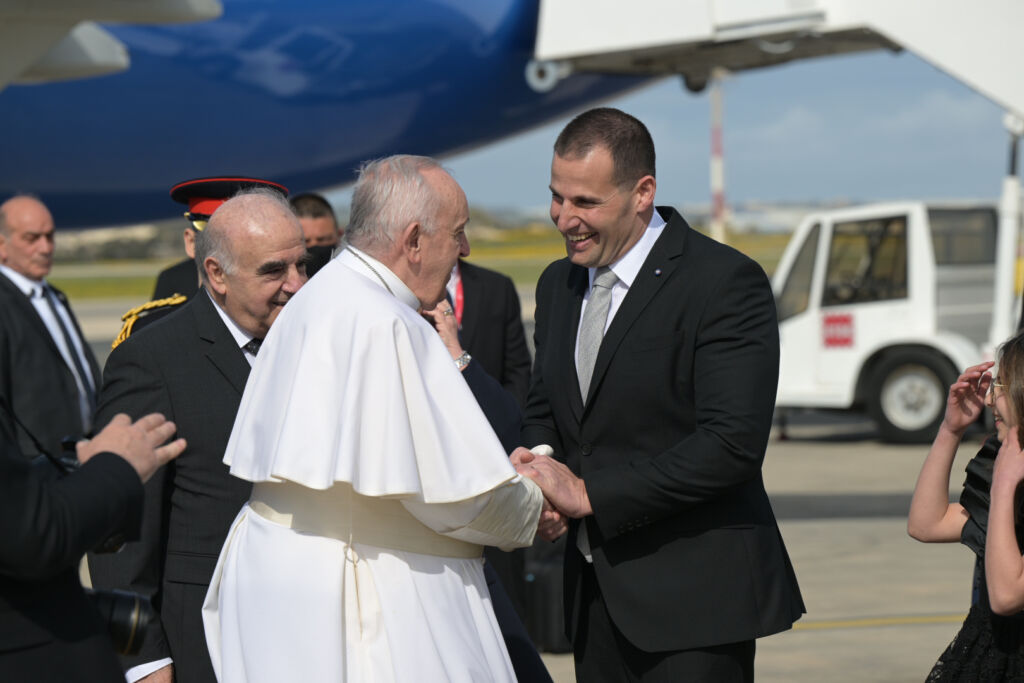 WATCH: Pope Francis arrives in Malta - TVMnews.mt
