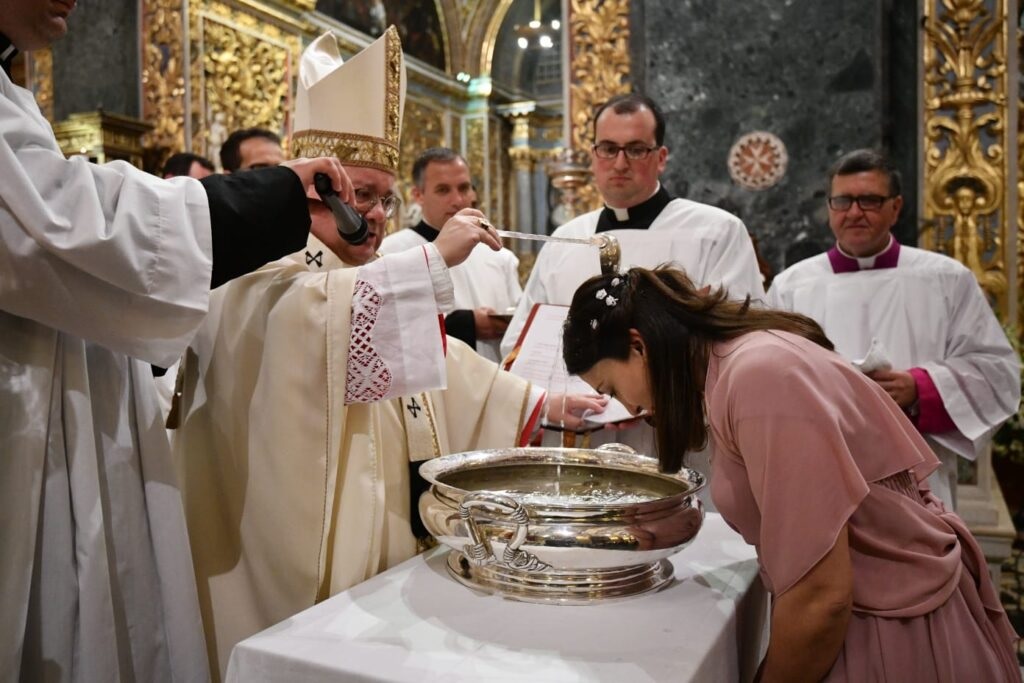 Archbishop to baptise 14 adults from ten different countries - TVMnews.mt