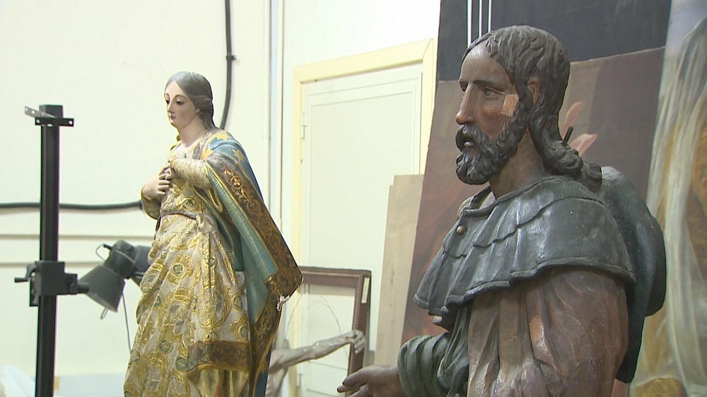 Two historical statues to be restored because of structural damage ...