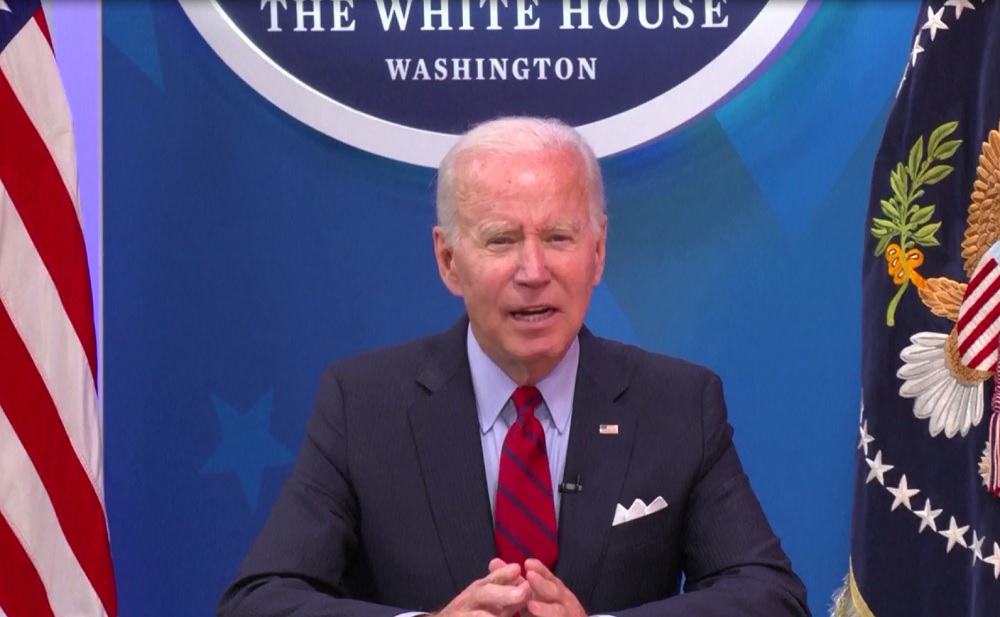 Il-President Biden iwiegħed li jipproteġi lin-nisa li jivvjaġġaw għal ...