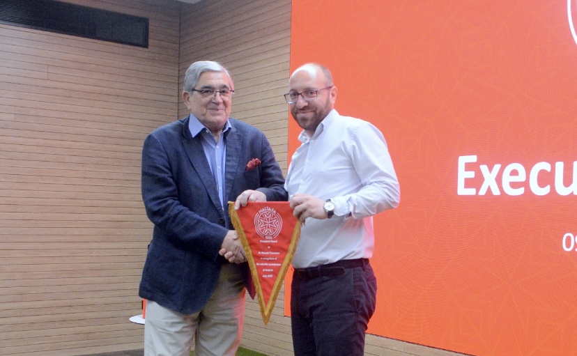 Malta FA - Dr. Ronald Cuschieri jirċievi l-President's Award - TVMnews.mt