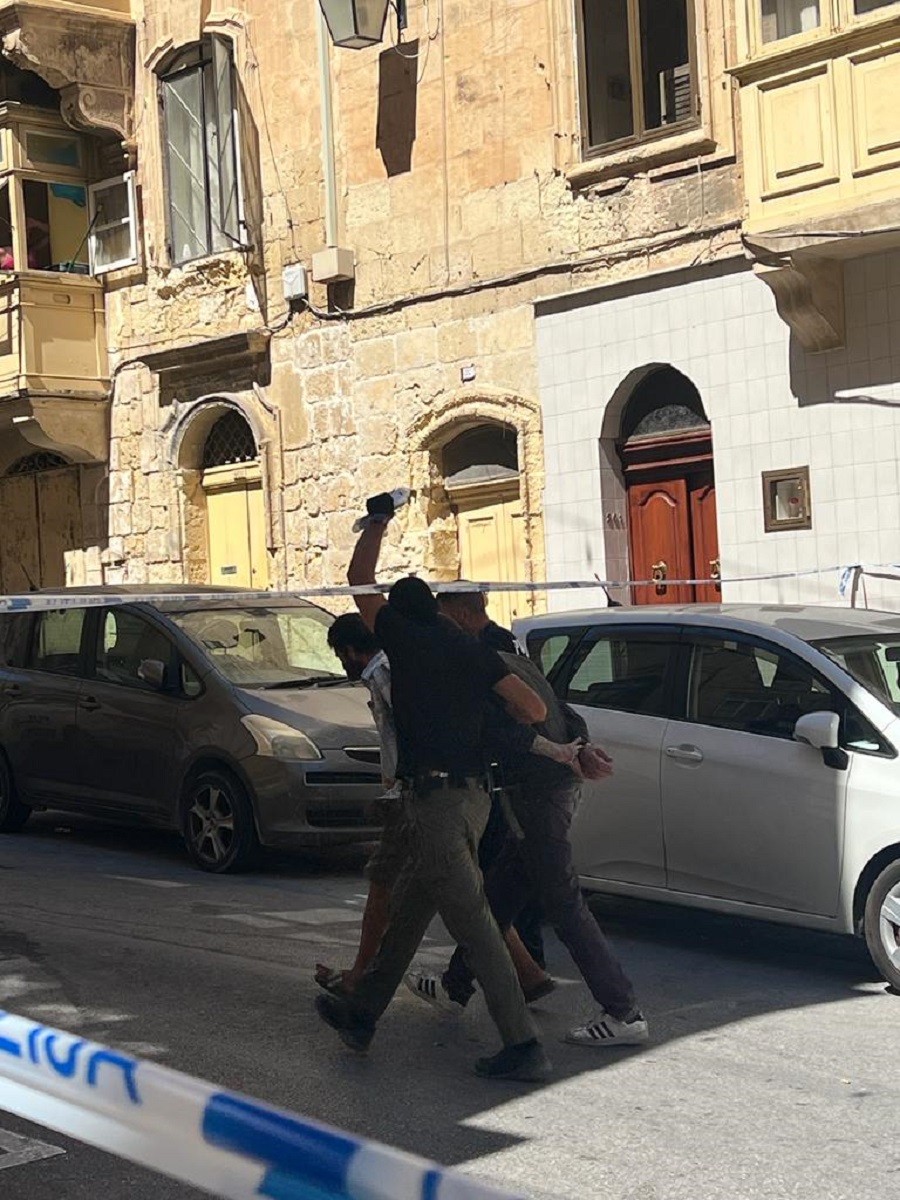 Ten arrested after drugs raid in Valletta and a Marsa stable - TVMnews.mt