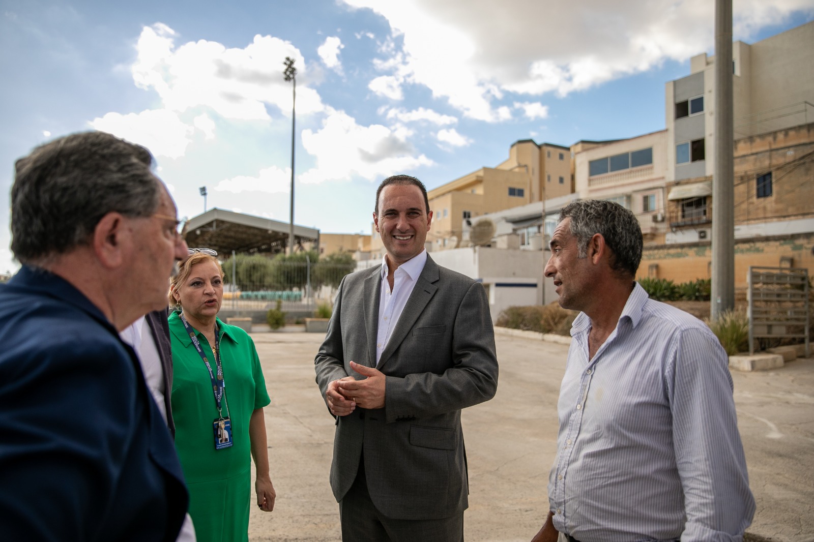 Clifton Grima jżur ix-xogħol li għaddej fil-Malta Equidrome - TVMnews.mt
