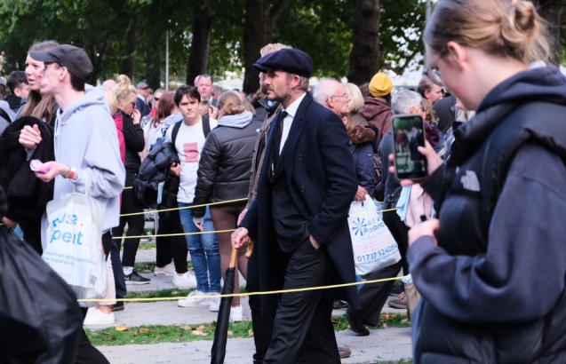 David Beckham spent 12 hours in queue to pay tribute to Queen - TVMnews.mt