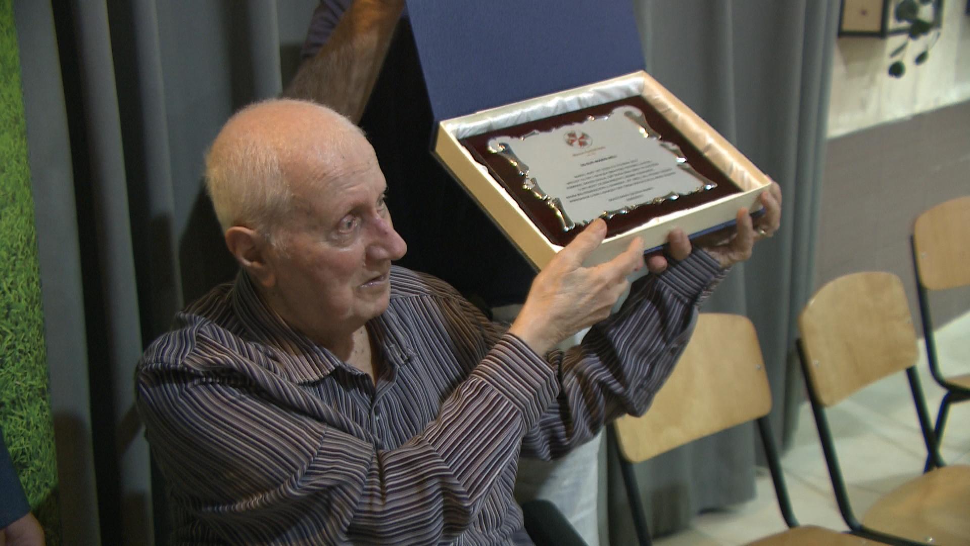 Mario Meli onorat għas-servizz twil li ta lill-Masters Football Malta ...