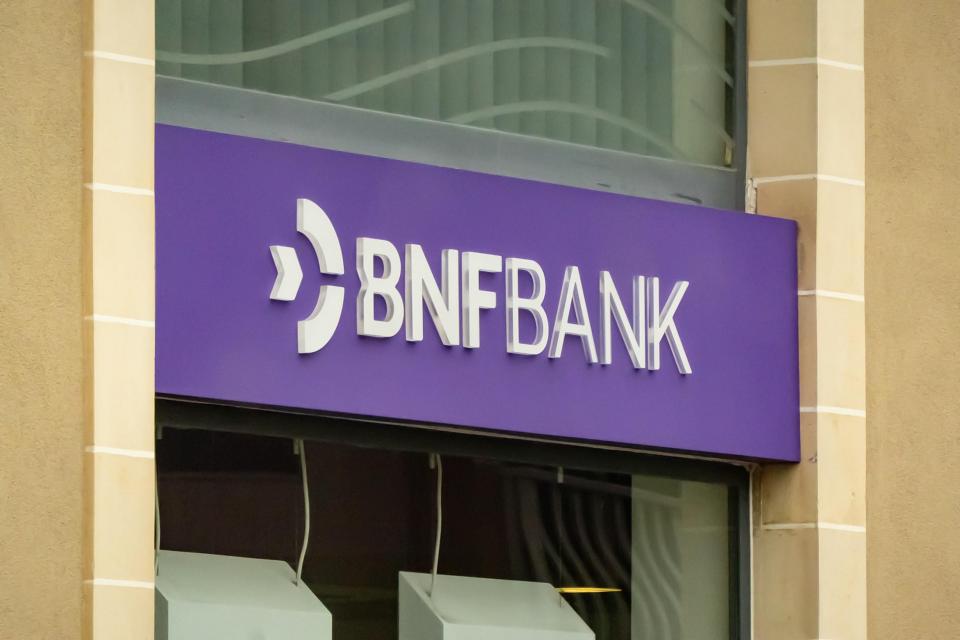 BNF Bank jitfi d-dawl fuq il-faċċati tal-fergħat tiegħu - TVMnews.mt