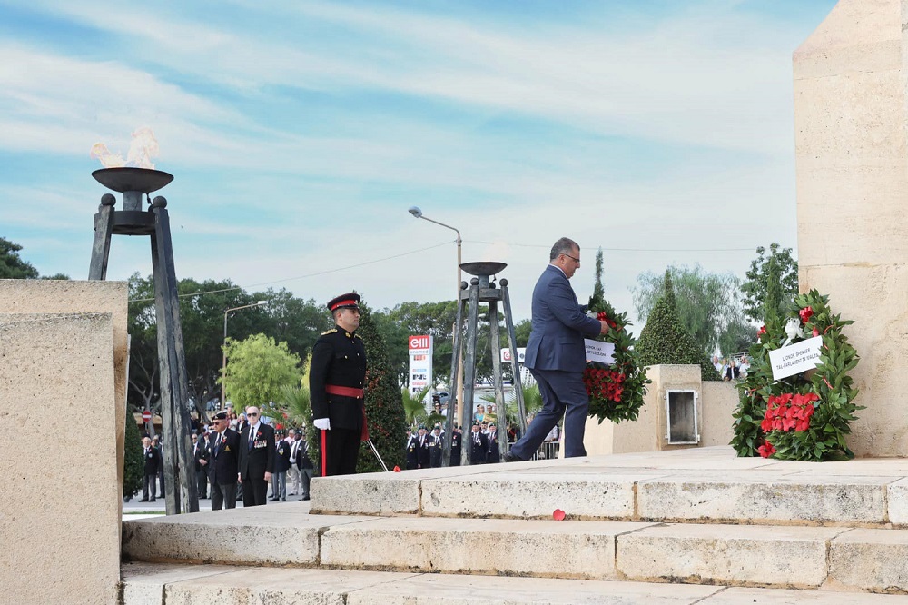 WATCH: Hundreds of paper poppies showered from plane to commemorate ...