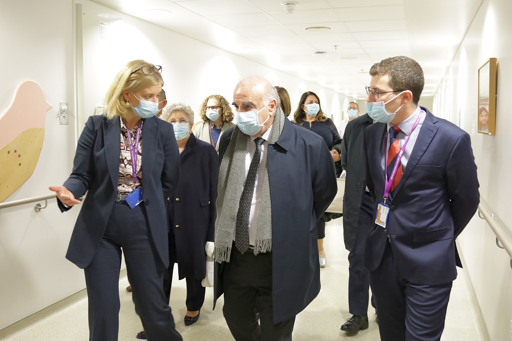 President George Vella visits Maltese patients in London - TVMnews.mt