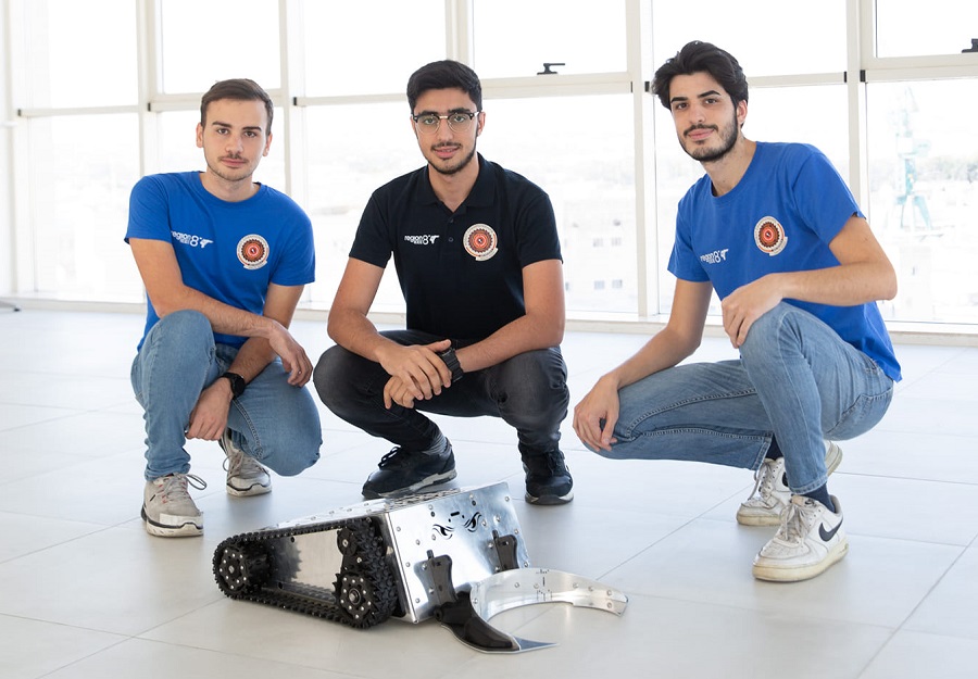 Tim ta' studenti mill-MCAST jirbaħ kompetizzjoni tar-robotika - TVMnews.mt