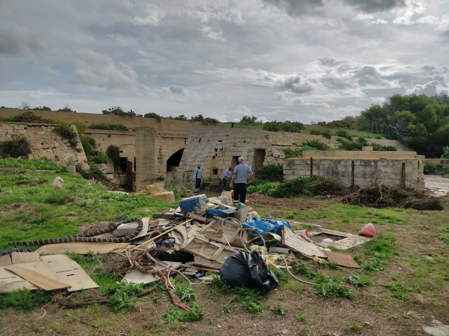 10 trakkijiet u 4 skips bi skart miġbura minn Forti Delimara - TVMnews.mt