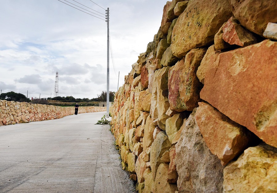 Watch: Restoration and reconstruction of rubble walls in Iklin - TVMnews.mt