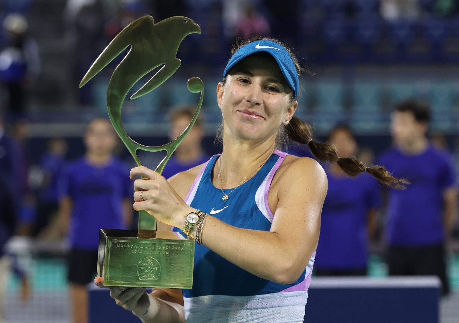 Belinda Bencic tiġi minn sett minn taħt biex tirbaħ l-Open t'Abu Dhabi ...