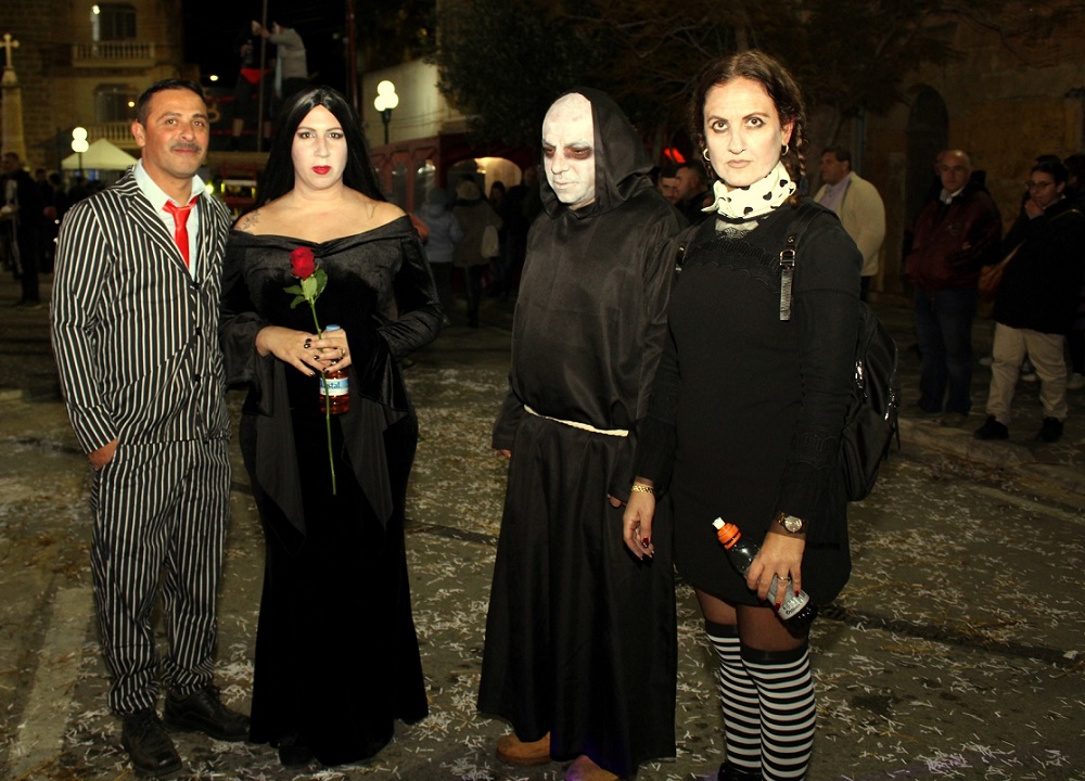WATCH: 25,000 enthusiasts throng the streets of Nadur for spontaneous ...
