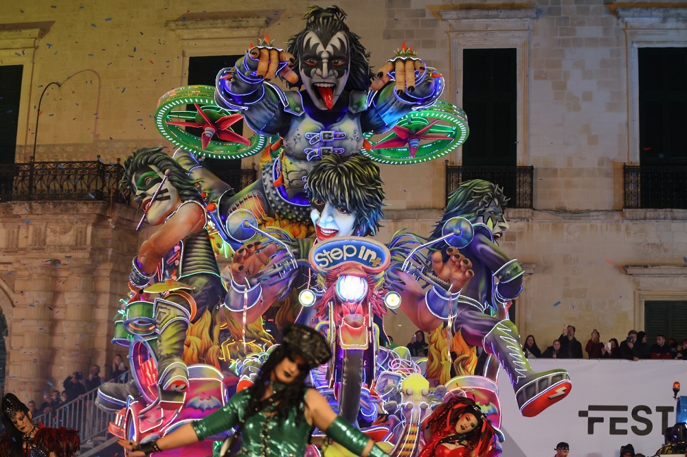 ARA: eluf joħonqu Triq Sant Anna għall-Gran Finale tal-Karnival ...