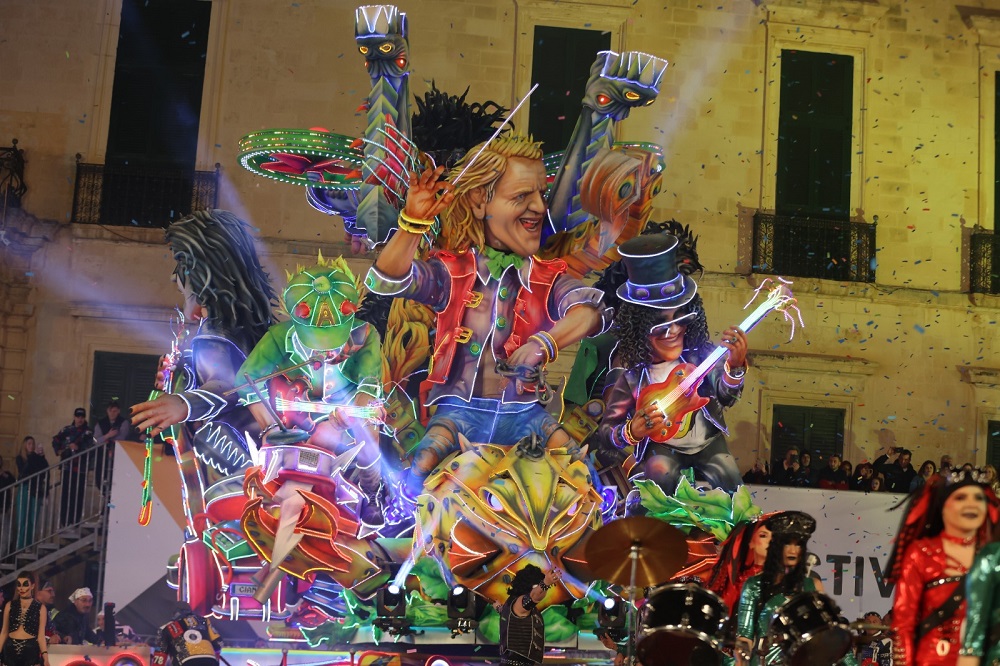 ARA: eluf joħonqu Triq Sant Anna għall-Gran Finale tal-Karnival ...