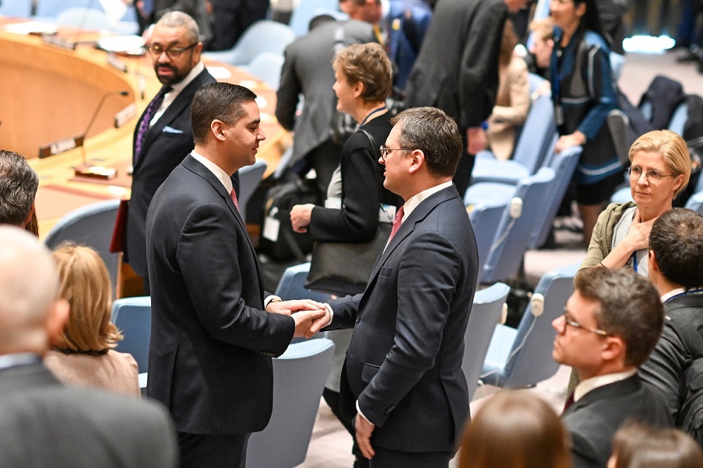 "Russia has to withdraw from Ukraine in order to respect treaties ...