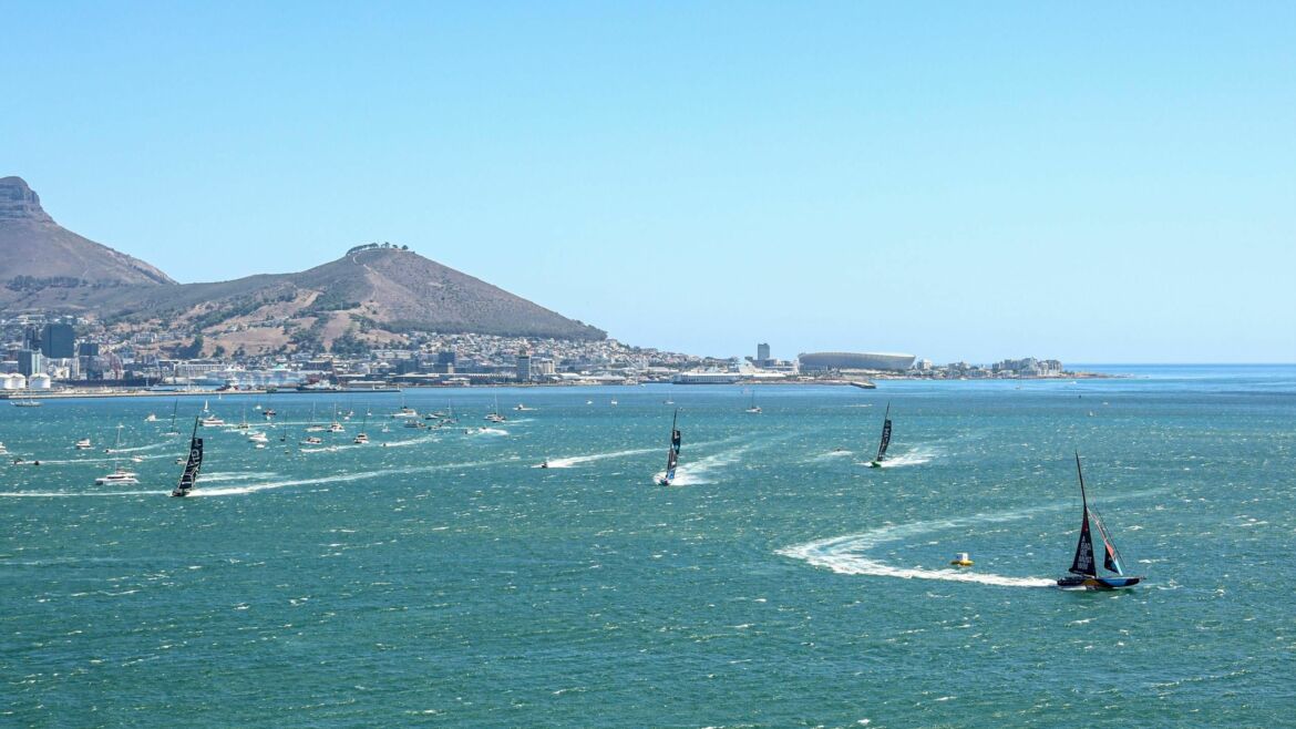 Jibda t-tielet stadju ta' The Ocean Race minn Cape Town, l-Afrika t ...