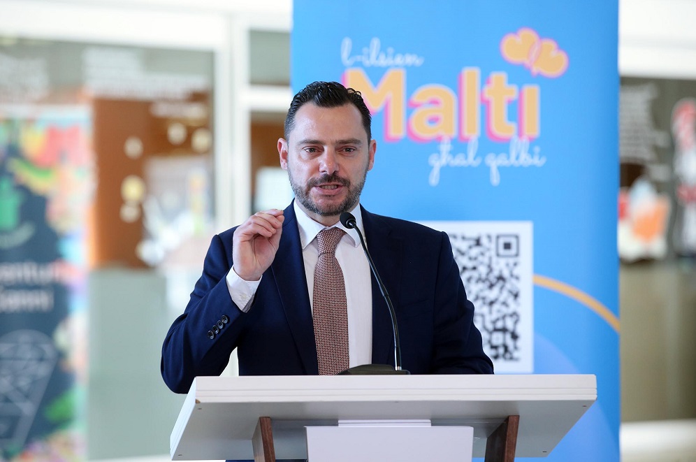 WATCH: Two foreign students praise the Maltese language and say ...