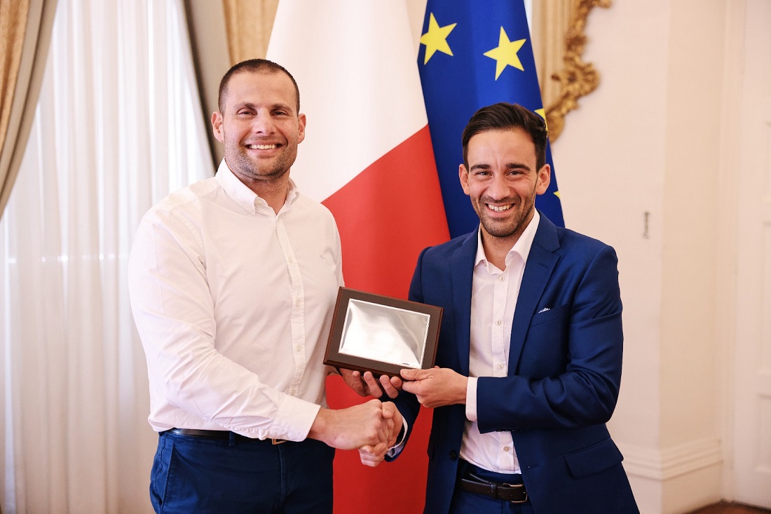 PM officially congratulates Gianluca Bezzina - winner of Mużika Mużika ...