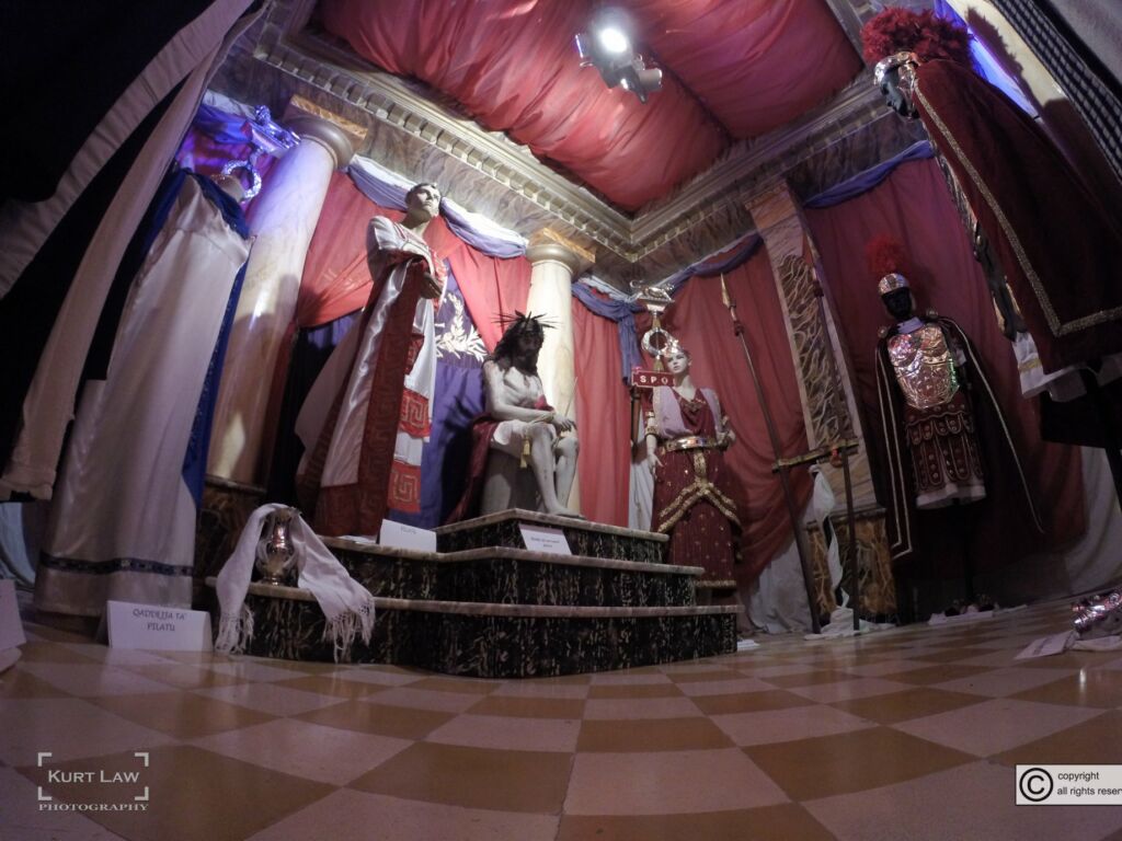 Wirja b'vari antiki tal-purċissjoni tal-Ġimgħa l-Kbira f'Ħal Luqa ...