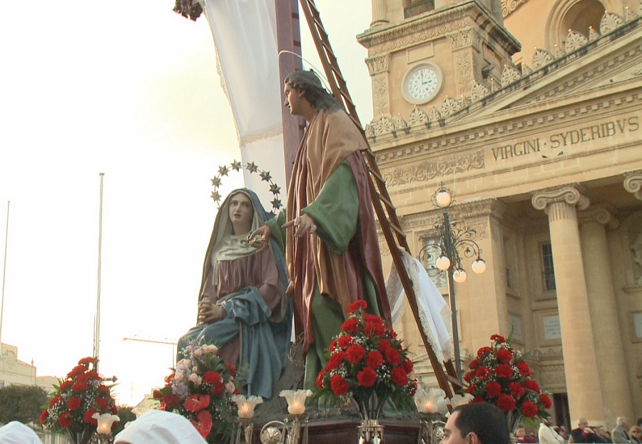 Hundreds walk in procession behind Our Lady of Sorrows in Malta and ...
