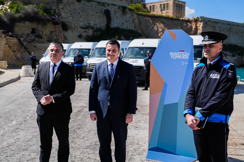 Two rhibs and 5 new vans for Police Force for surveillance of borders ...