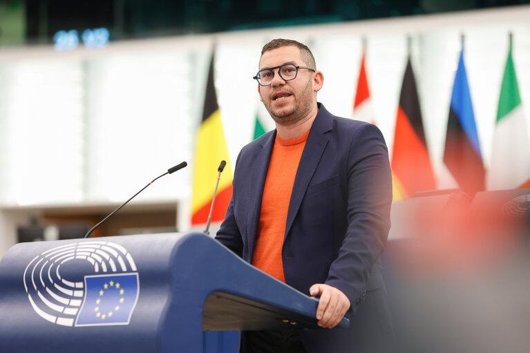 Engerer bi twissija dwar l-immigrazzjoni: Solidarjetá volontarja ma ...