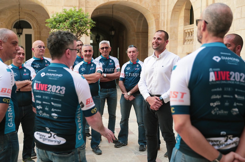 Prime Minister meets with cyclists from Alive Charity Foundation ...