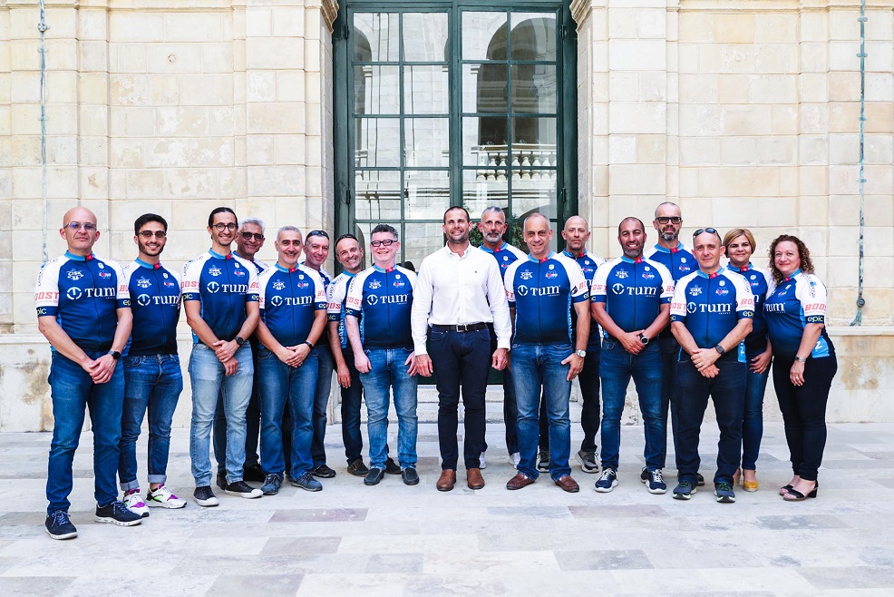Prime Minister meets with cyclists from Alive Charity Foundation ...