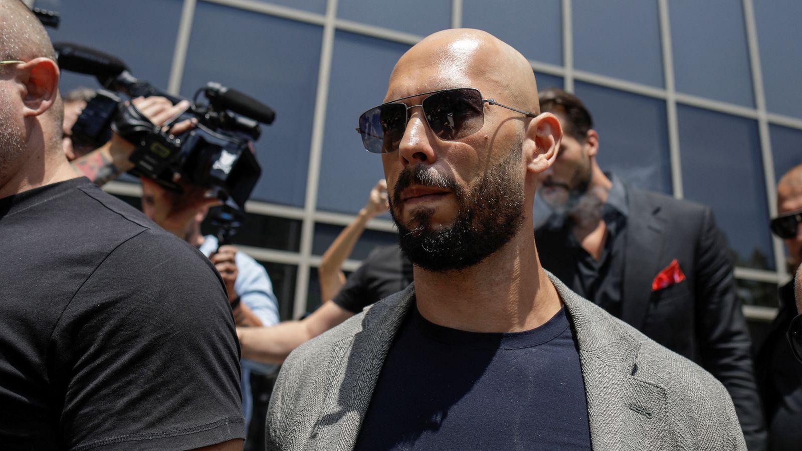 Andrew Tate jħarrek lil mara li akkużatu bi traffikar tal-bnedmin ...