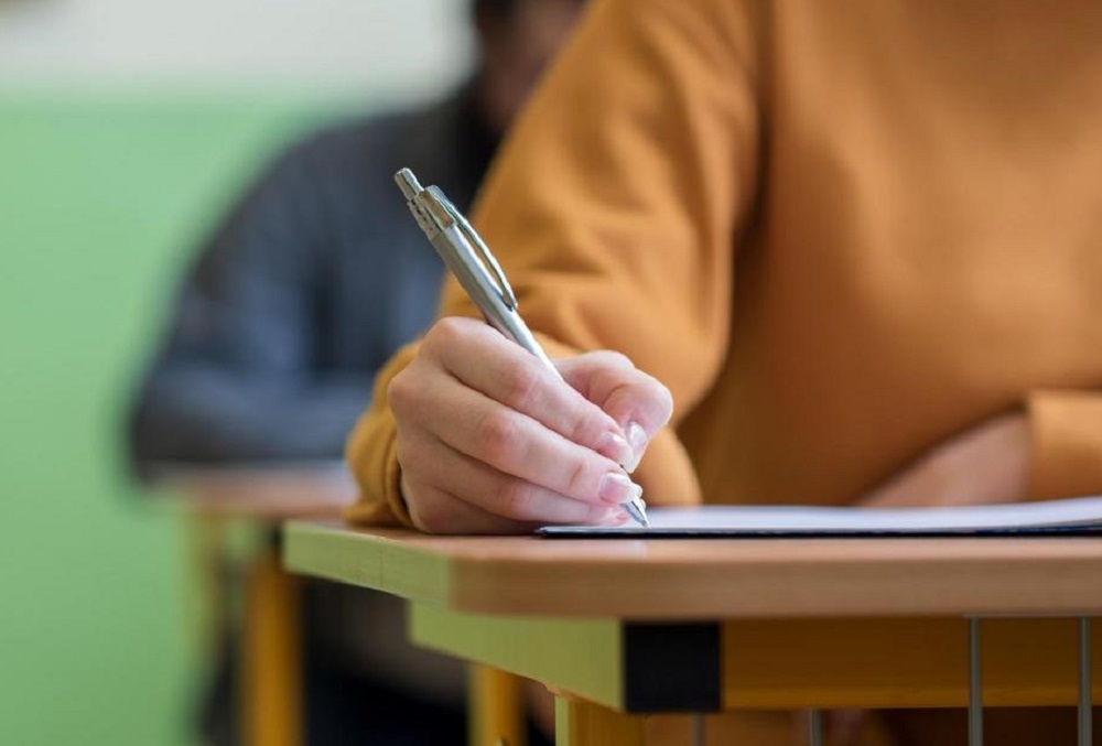 Imwaqqaf bord għal titjib fil-karti tal-eżami - TVMnews.mt