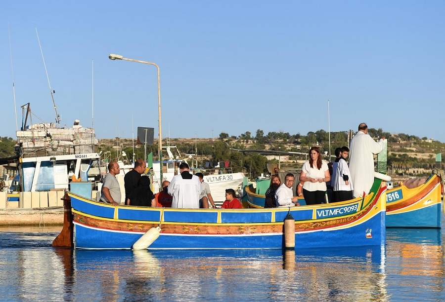 Watch: Fishers have their boats blessed before heading out for dorado ...