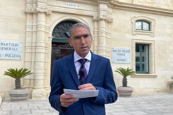 Robert Aquilina jirrapporta lill-Pulizija xbieha tiegħu bl-AI fuq ...