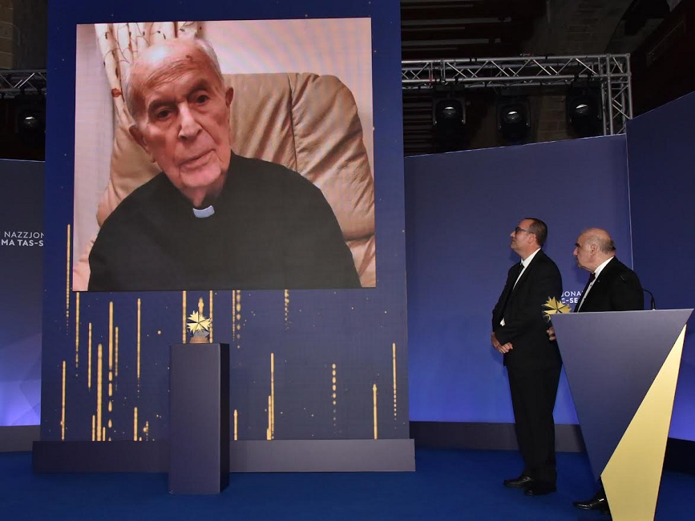 Dun Victor Grech jingħata l-Premju Nazzjonali Ħaddiem tas-Sena - TVMnews.mt