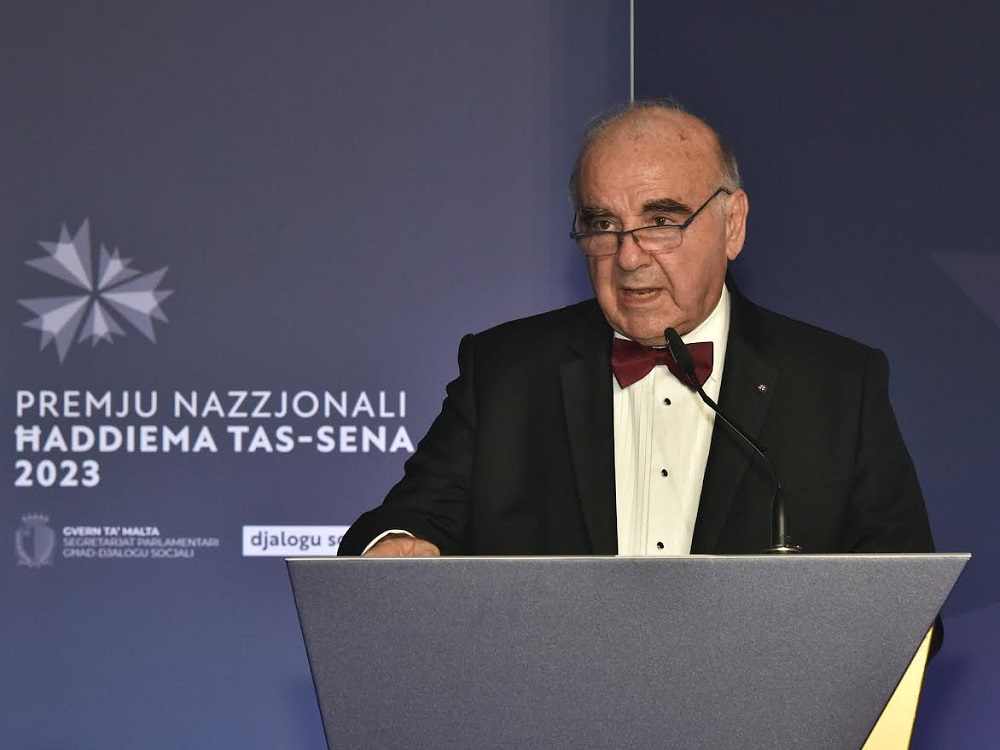 Dun Victor Grech jingħata l-Premju Nazzjonali Ħaddiem tas-Sena - TVMnews.mt