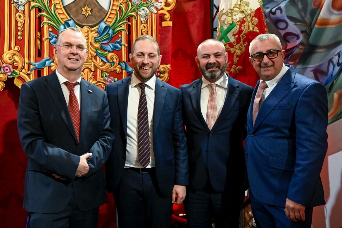 L-armar tal-festi Maltin iżejjen il-Parlament Ewropew fi Brussell ...