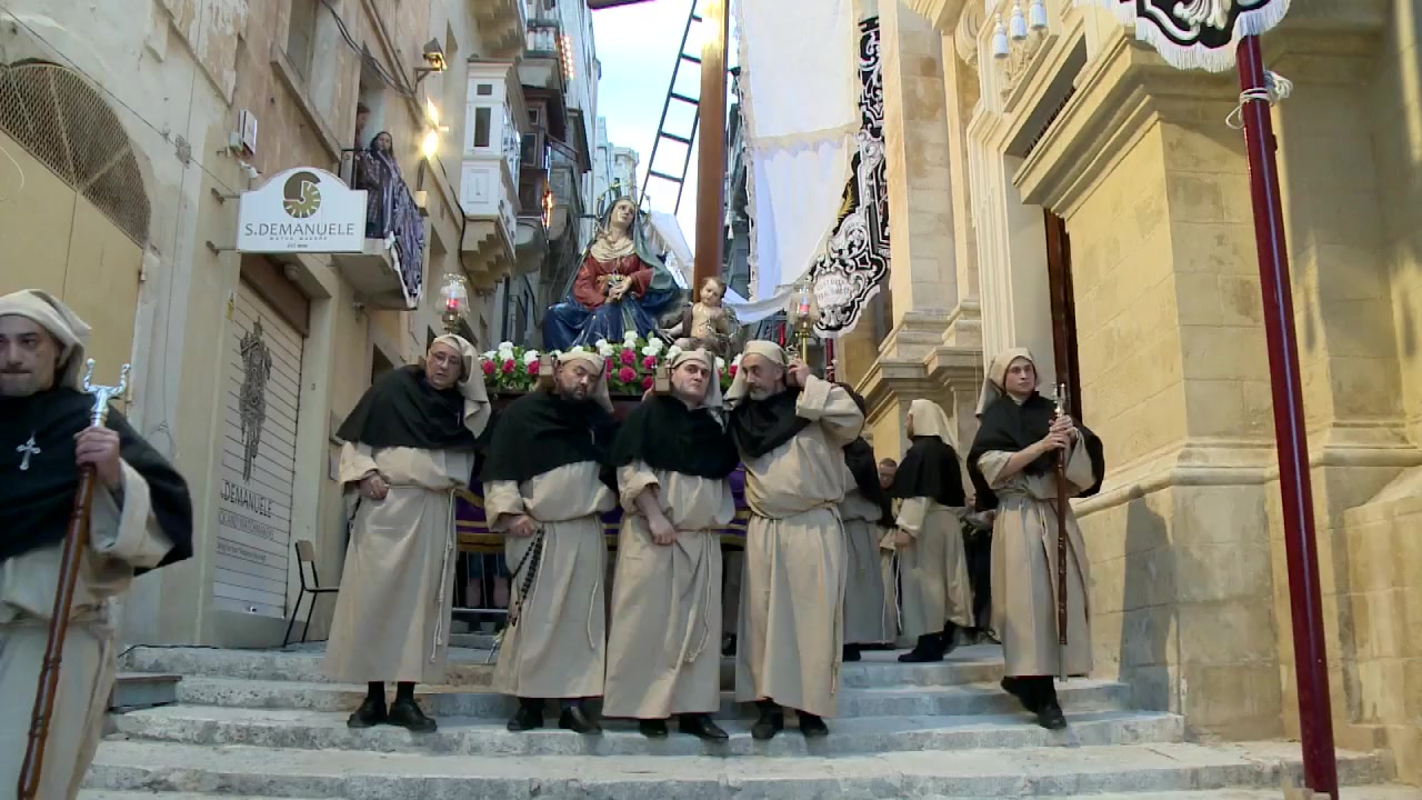 Thousands take part in processions celebrating the feast of Our Lady of ...